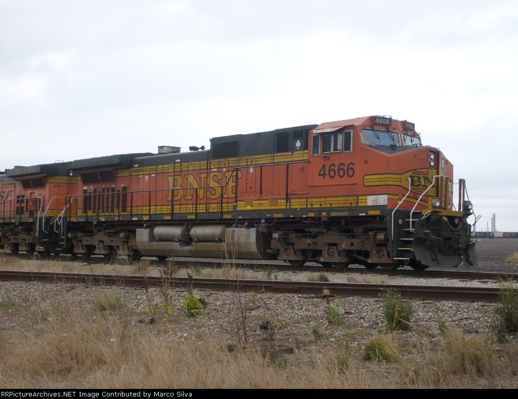 BNSF 4666